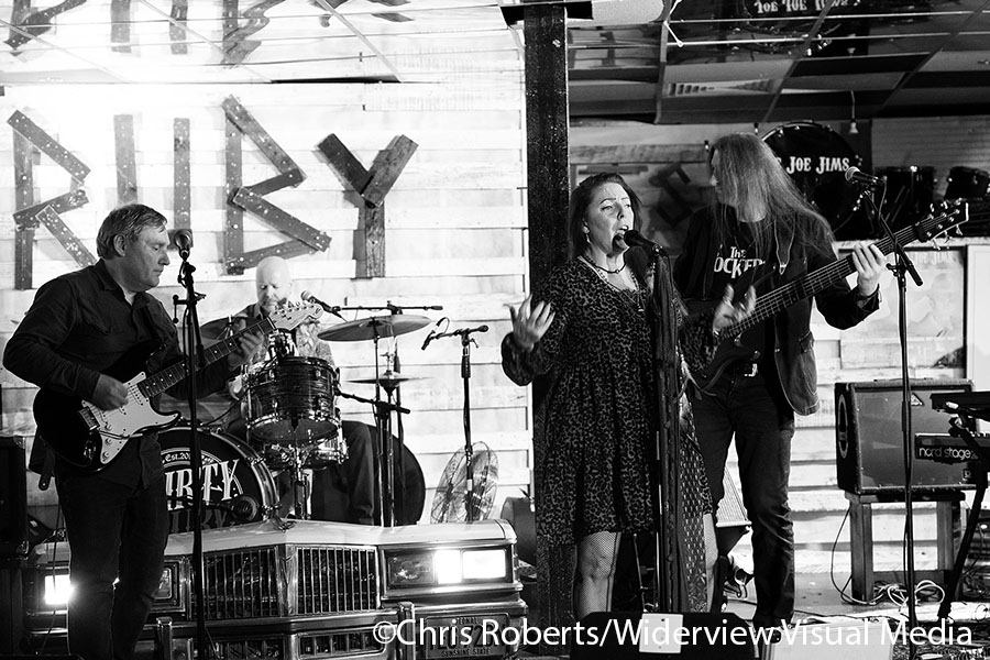 Dirty Ruby Entertain Joe Joe Jim’s Crowds